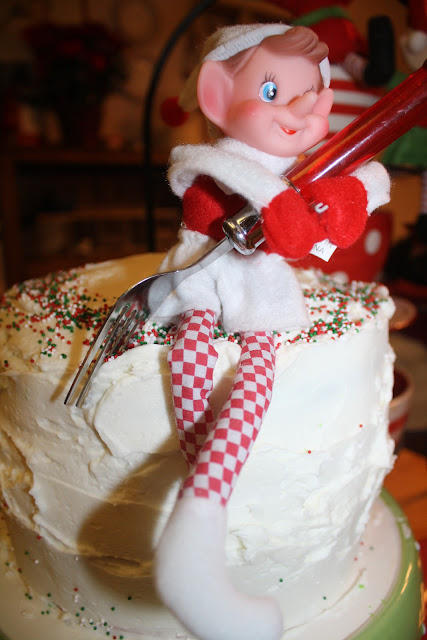 I Have A Big Story To Tell: The Elf on the Shelf.....er, Cake!!!!
