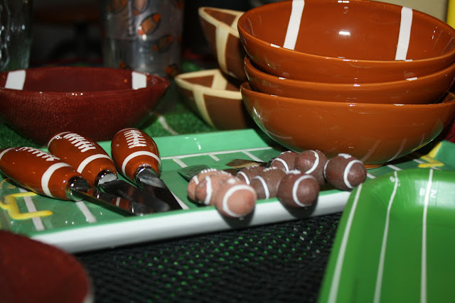 I Have A Big Story To Tell: Touchdown Tablescape