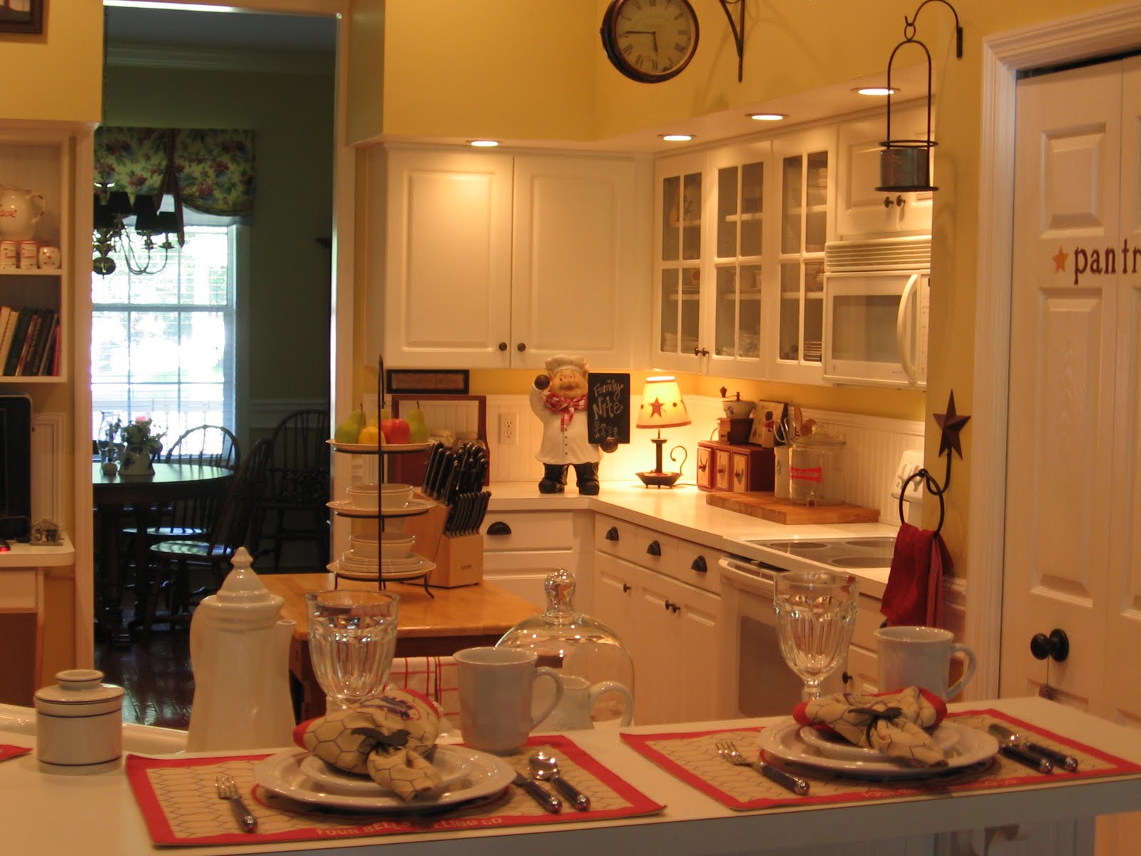 Meadowcrest Cottage: Simple Country Breakfast At The Bar