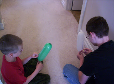 Almost Unschoolers: Balloon Rocket Race