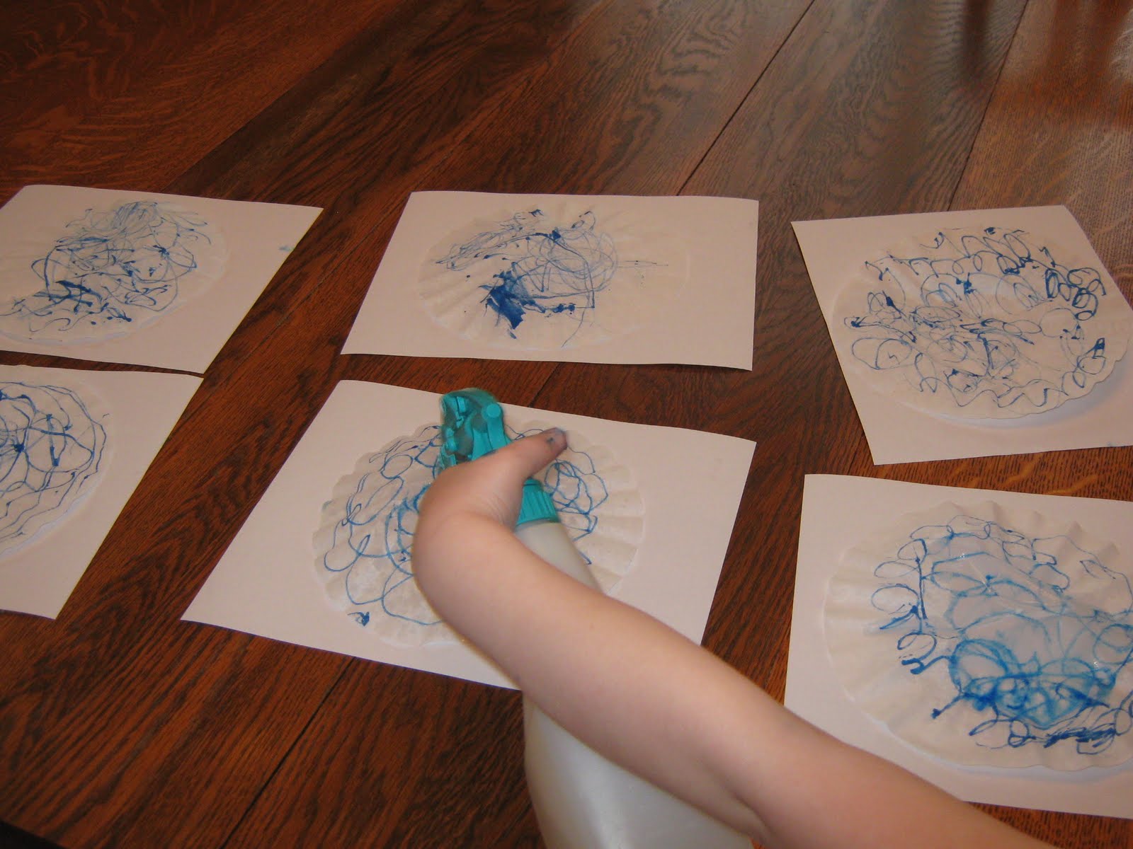 Almost Unschoolers: Freezing Rain Snowflake Craft