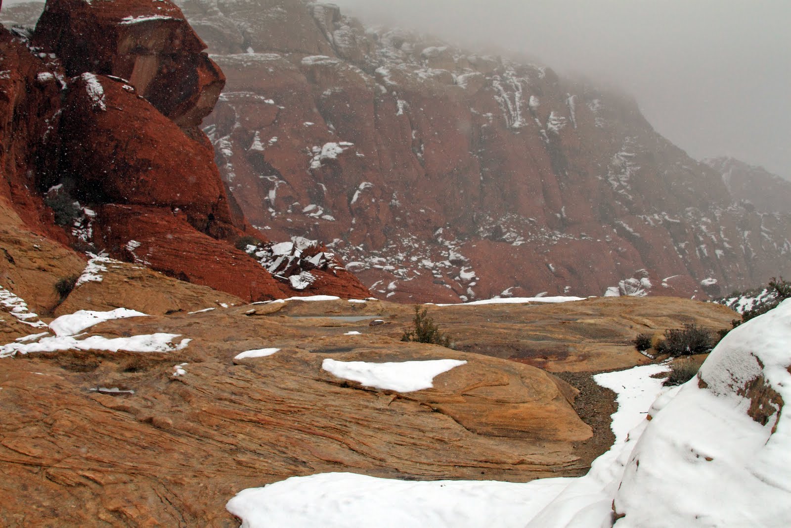 Around the Bend Friends ®: Snow at Red Rock 2011 - 1/3/11