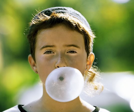 Es bueno comer chicle ? ~ Solountip.com