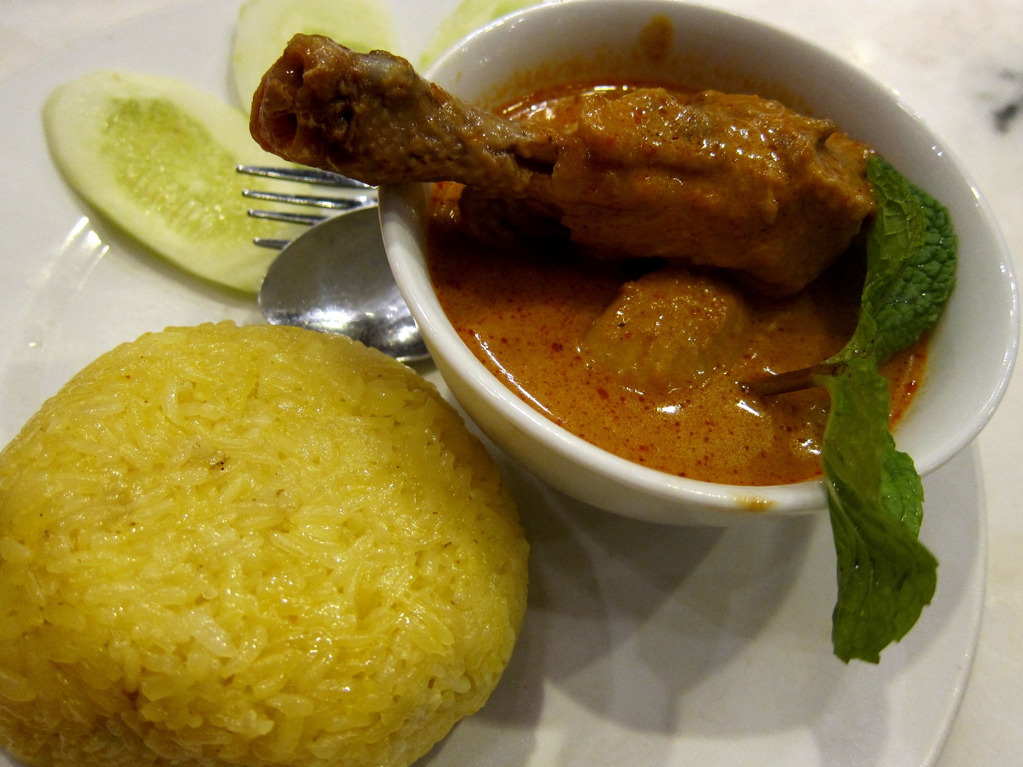 nasi kunyit kari ayam
