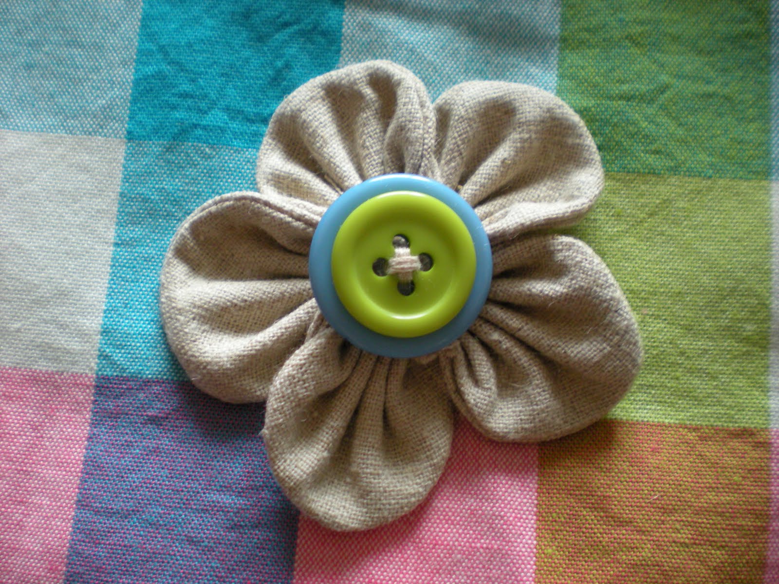 Bee-inspired: Quick flower tutorial