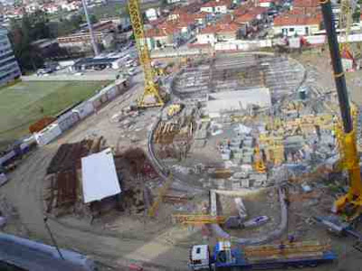 (Construção da estação do metro no espaço do antigo Estádio Eng. Vidal ...