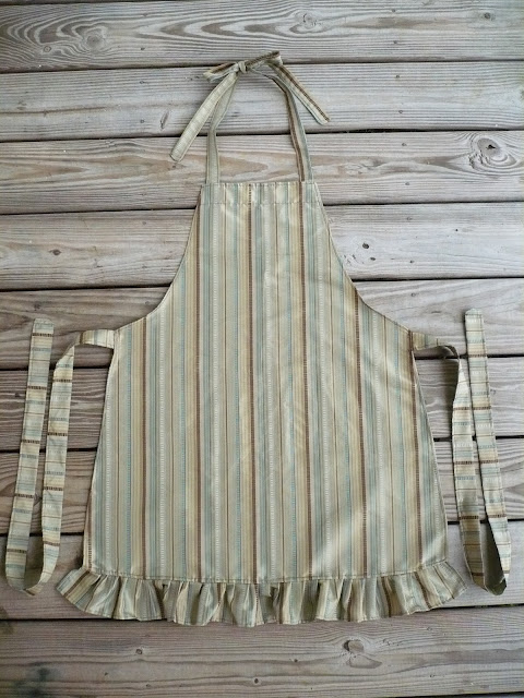 Jamie Leigh: Short Aprons with Ruffles