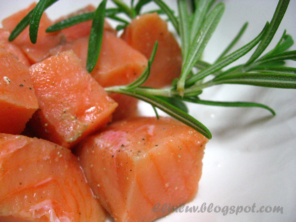 Elinluv's Tidbits Corner: Salmon Cubes With Organic Seaweed Tofu