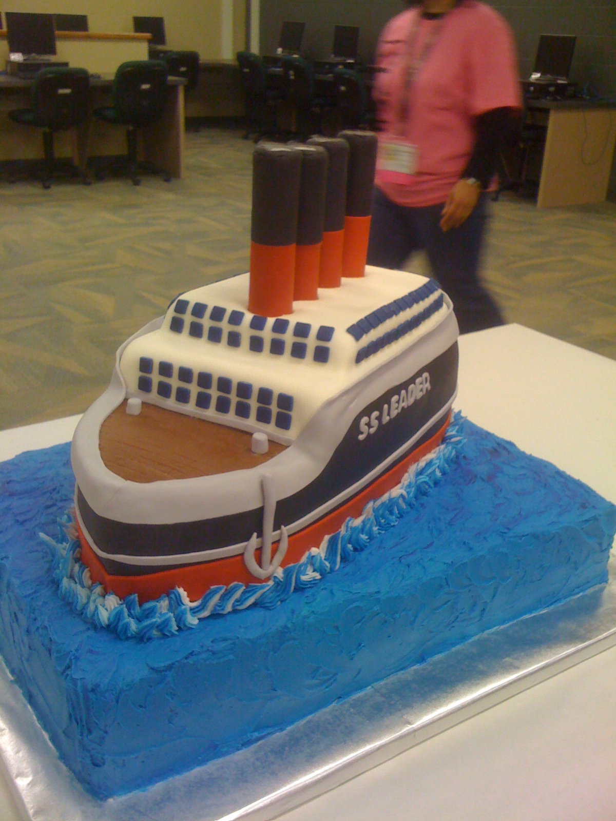 Queen of Cakes: Cruise anyone??