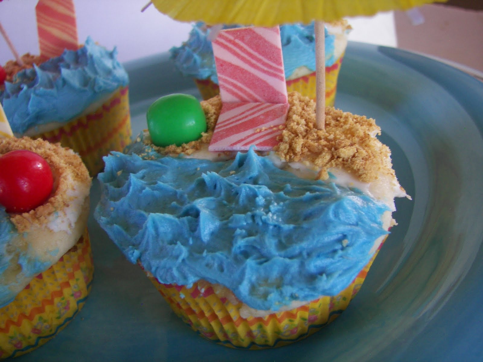 Polka Dot Pantry Sweets: Beach Cupcakes and the Oregon Coast!