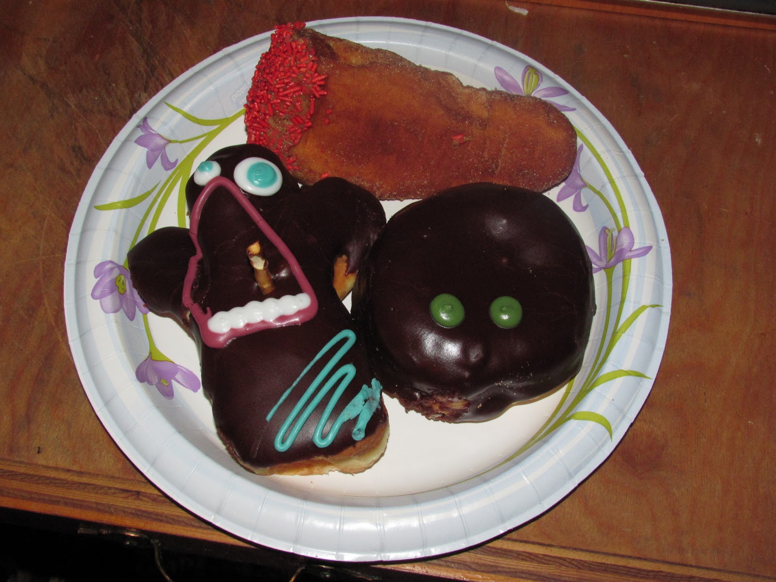 BIG GUY SHARING FOOD: Voodoo Donuts - 22 S.W. 3rd and Voodoo Too - 1501 ...