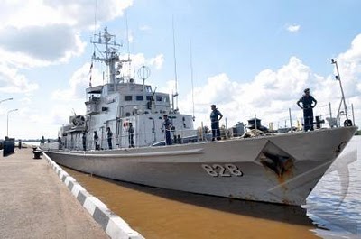 AMUNISI: KRI Kelabang ( 826 ) dan KRI kala Hitam ( 828 )