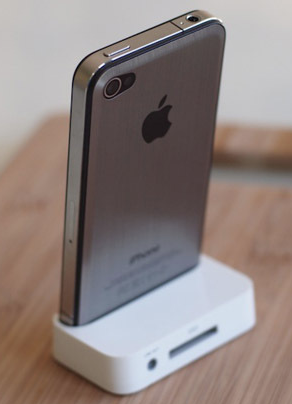 iPhone TIPS and TRICKS: IPhone TIPS: Metal back Replacing the iPhone 4 ...