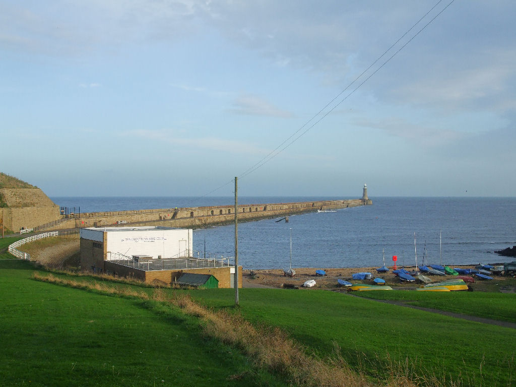 Photographs Of Newcastle: Tynemouth - North Tyne Pier and Lighthouse