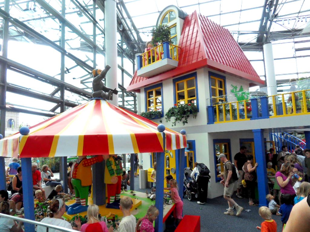 Creative Flourishes: Playmobil Fun Park