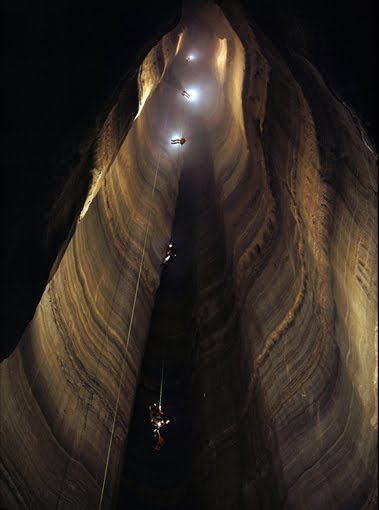 247' Massive Waterfall In a Tennessee Cave (the people are for scale ...