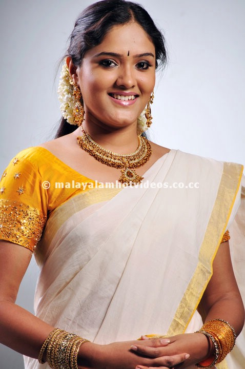 Hot Sexy Actress Wallpaper: malayalam singer anchor Latha Krishna