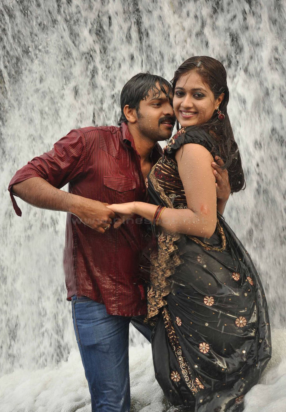 Mallu Hot Actress: Raghuvinte Swantham Rasiya Hot Movie Stills