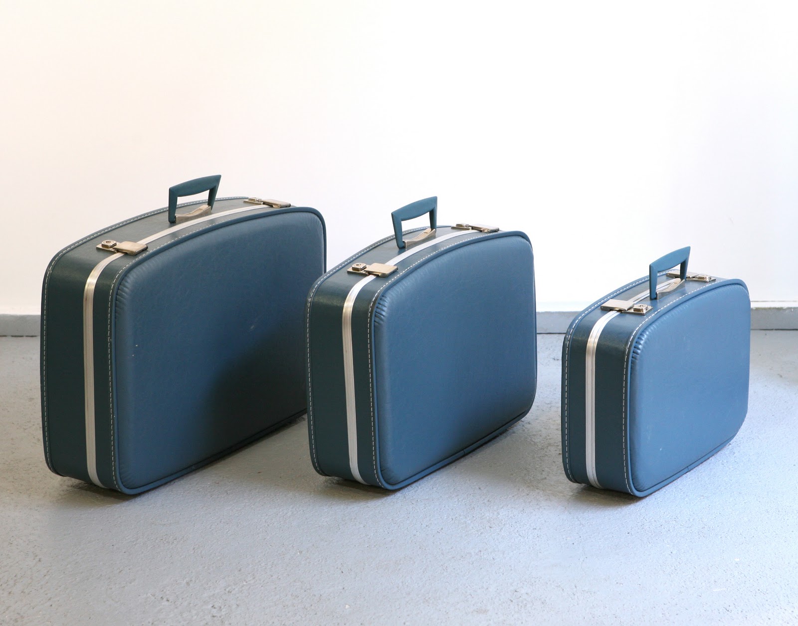 BAOS: VALISES VINTAGE BLEUES (LOT DE 3) - ANNÉES 60
