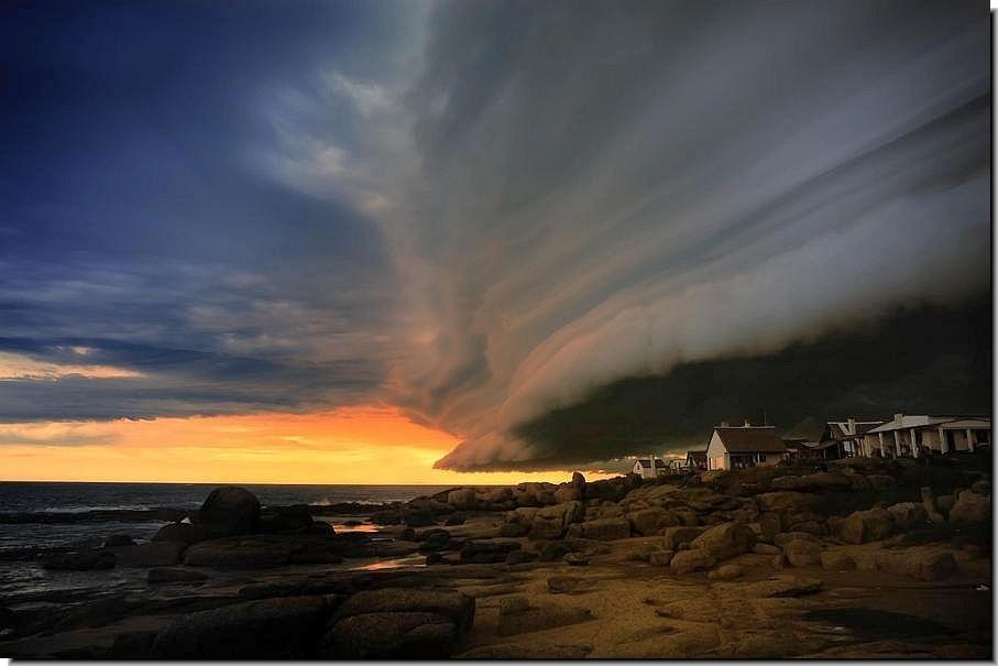 AMAZING STRIKING PICTURES.... ALL OF THEM!: Thunderstorms