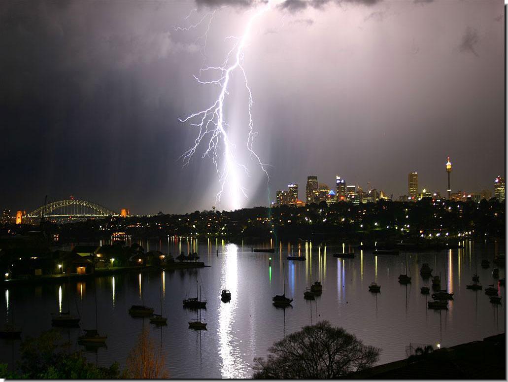 AMAZING STRIKING PICTURES.... ALL OF THEM!: Thunderstorms