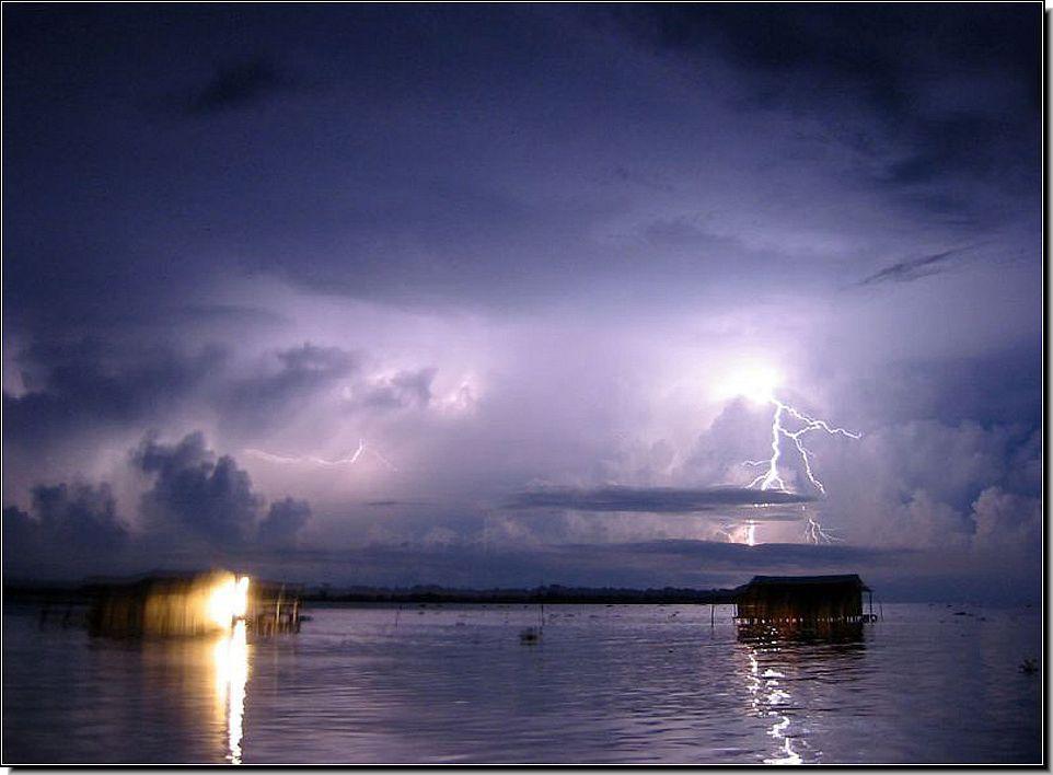 AMAZING STRIKING PICTURES.... ALL OF THEM!: Thunderstorms