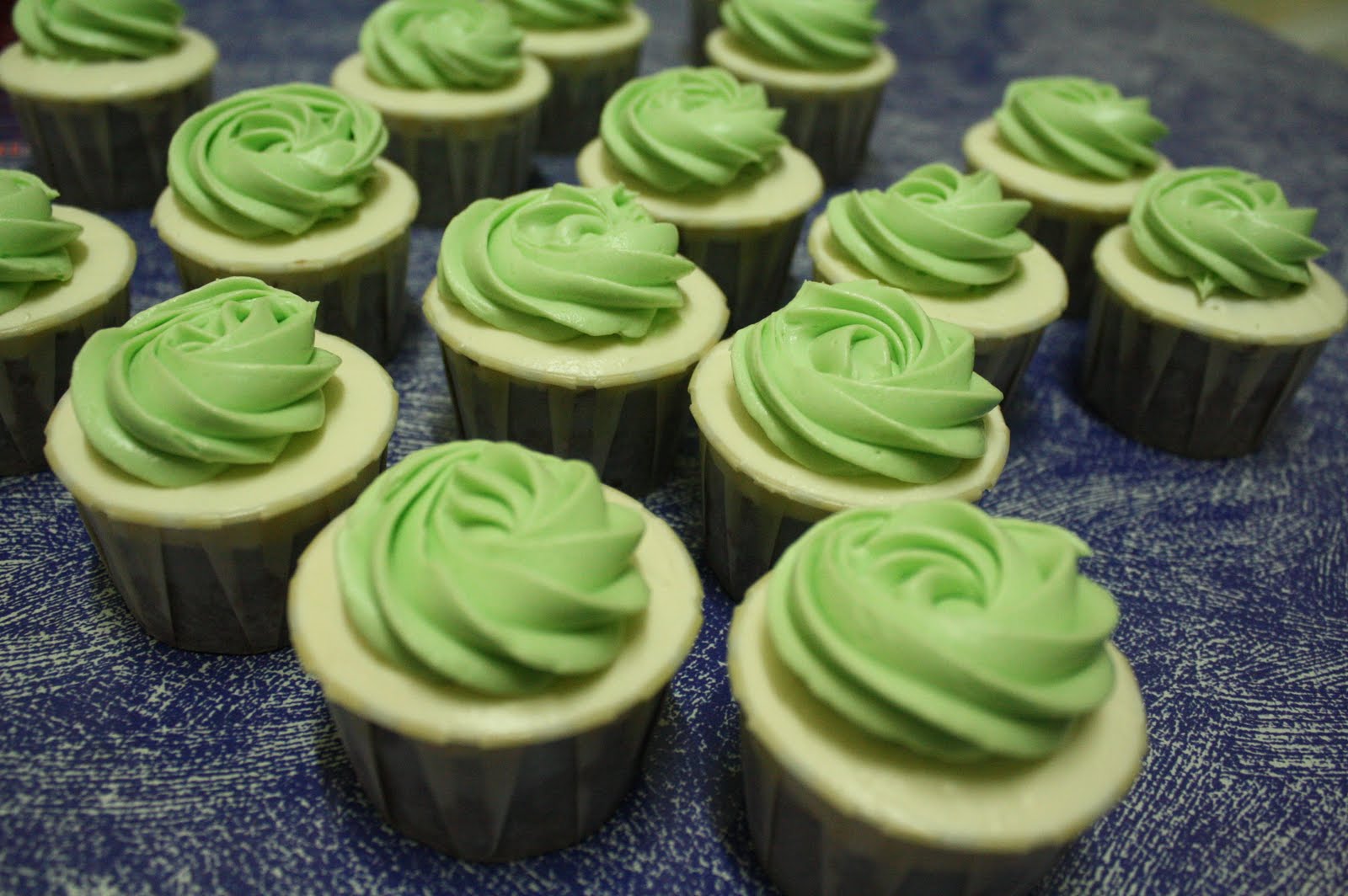 * Lissa n Rayyan ~ My Little Cupcakes * MA0150807-H: White and Green ...