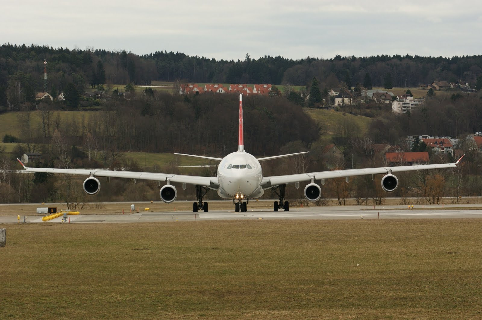 swissjets +>--: SWISS HB-JMA A340 313X (first A340 delivered for SWISS) t