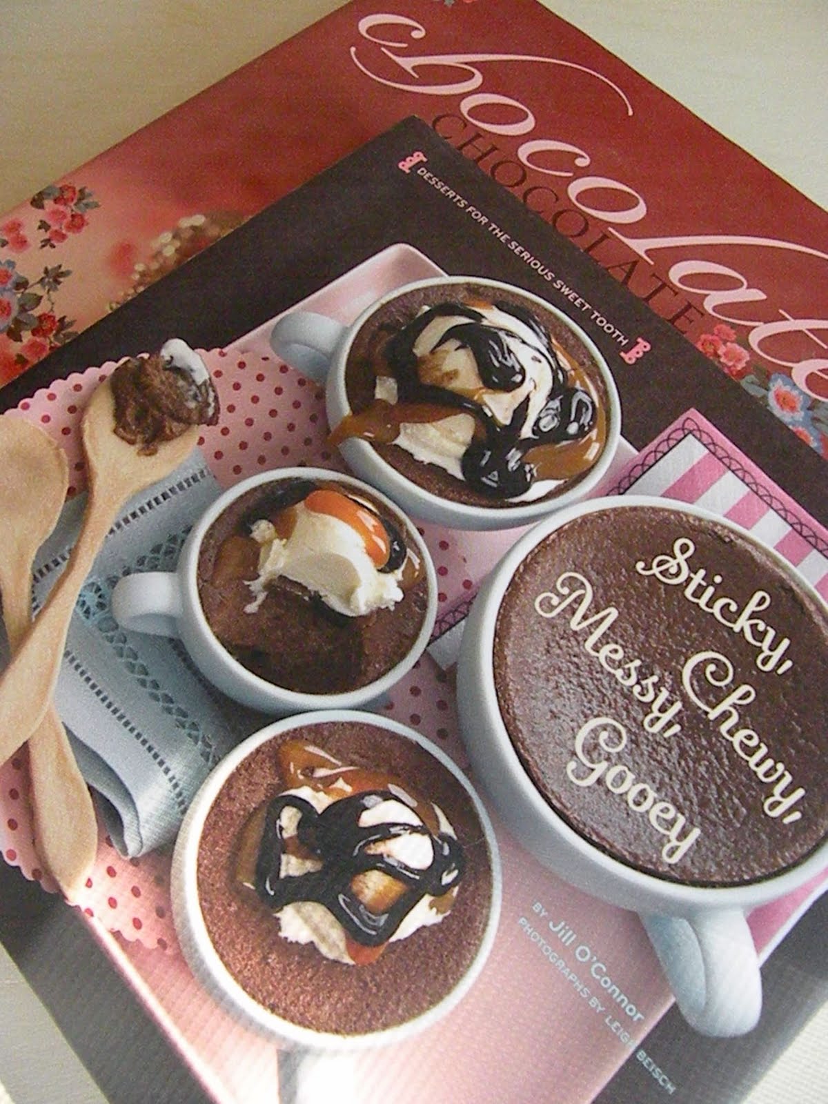 Icing Designs: Two Beautiful Dessert Books
