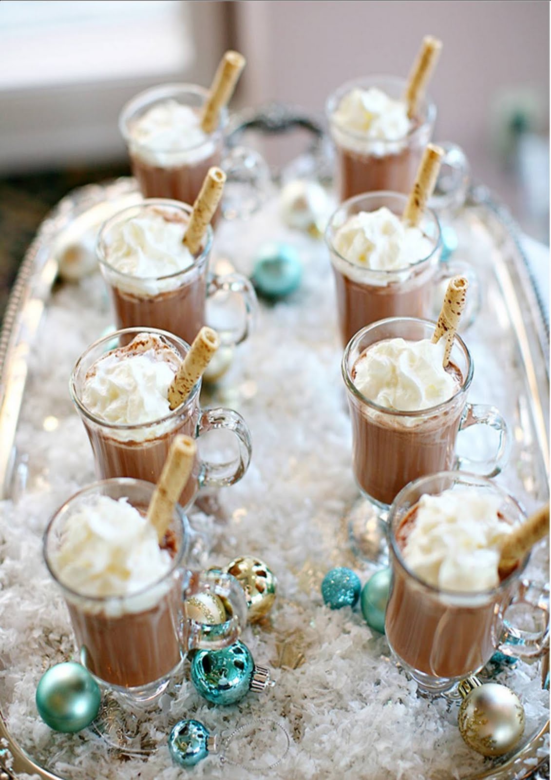 Icing Designs: Beautiful Holiday Dessert Display!