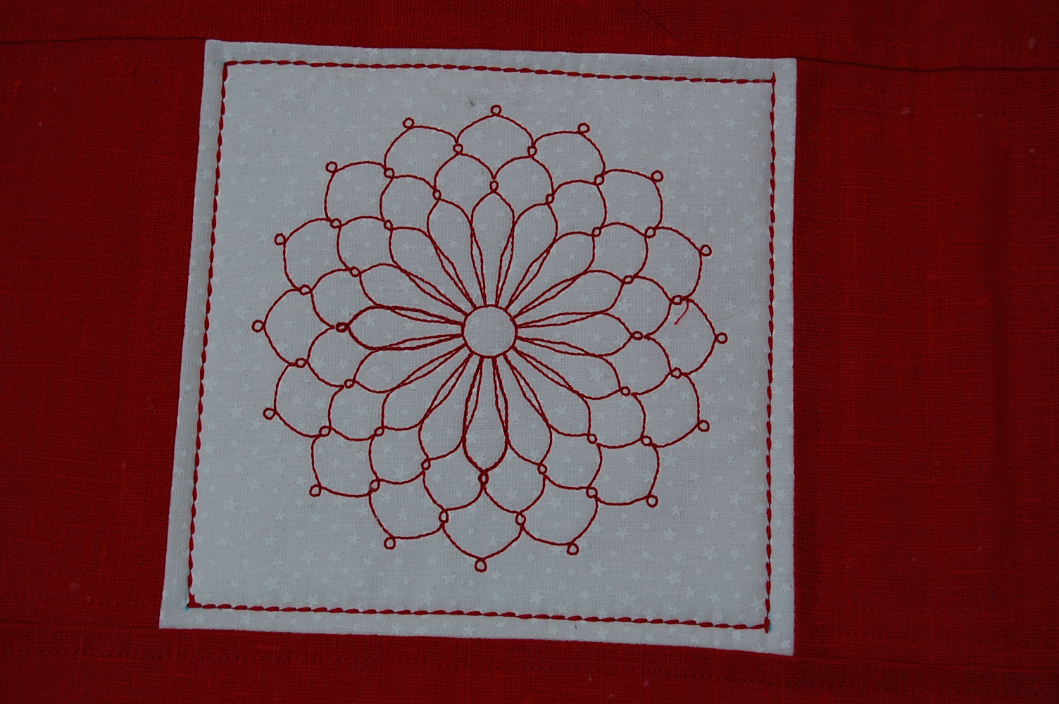 The beauty of being me, a mum and wife: .:Juleduk med broderi:.