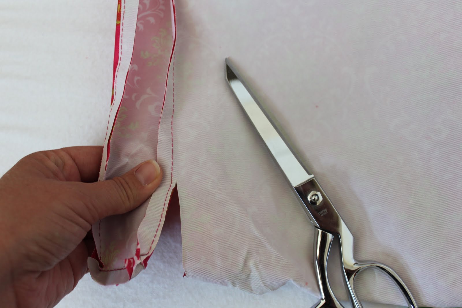 Obsessively Stitching: Dollar Dolly Duffel Bag! -- TUTORIAL