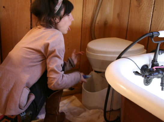 The Öko Box: Setting Up & Using My Composting TOiLeT