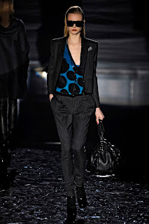 Una apariencia: Combinando en dos tonos. Hoy: Negro y azul