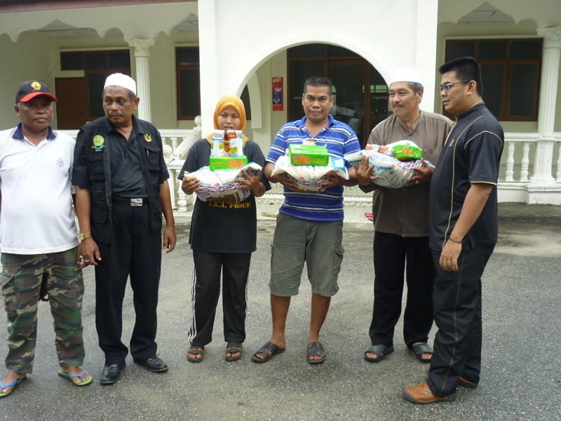 Kelab KMJI Kelantan: Kelab KMJI menyalurkan sumbangan...