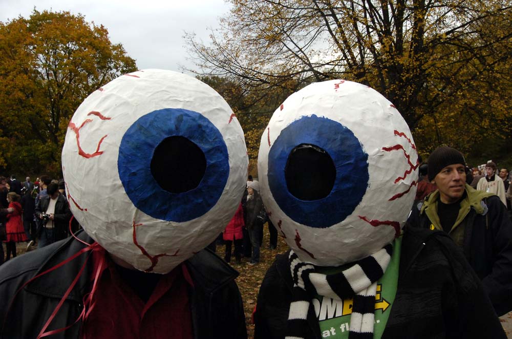 Toronto Grand Prix Tourist - A Toronto Blog: 2010 Toronto Zombie Walk ...