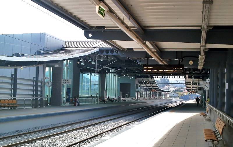 O CCO DO PORTO: NOVA ESTAÇÃO (apeadeiro) DA TROFA.