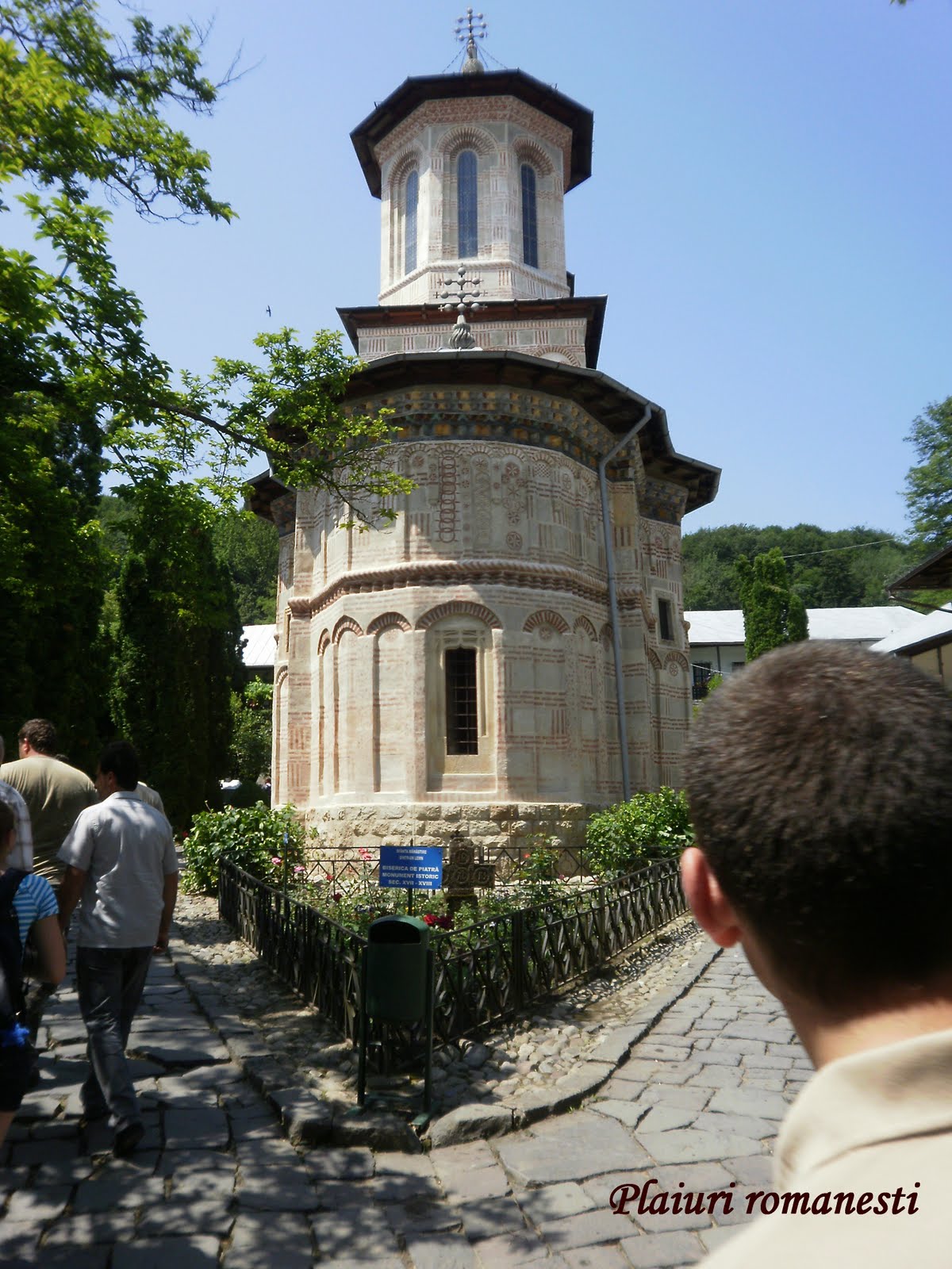 Plaiuri romanesti: Manastirea Dintr-un Lemn