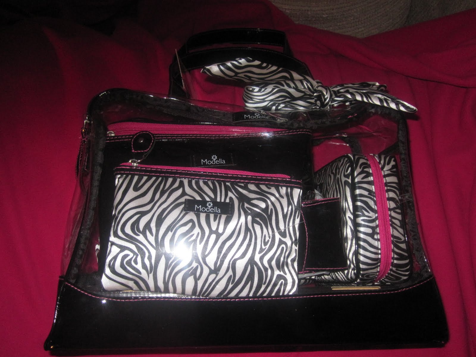 Keeping It Straight Up Glam: Modella 11pc getaway/ makeup bag