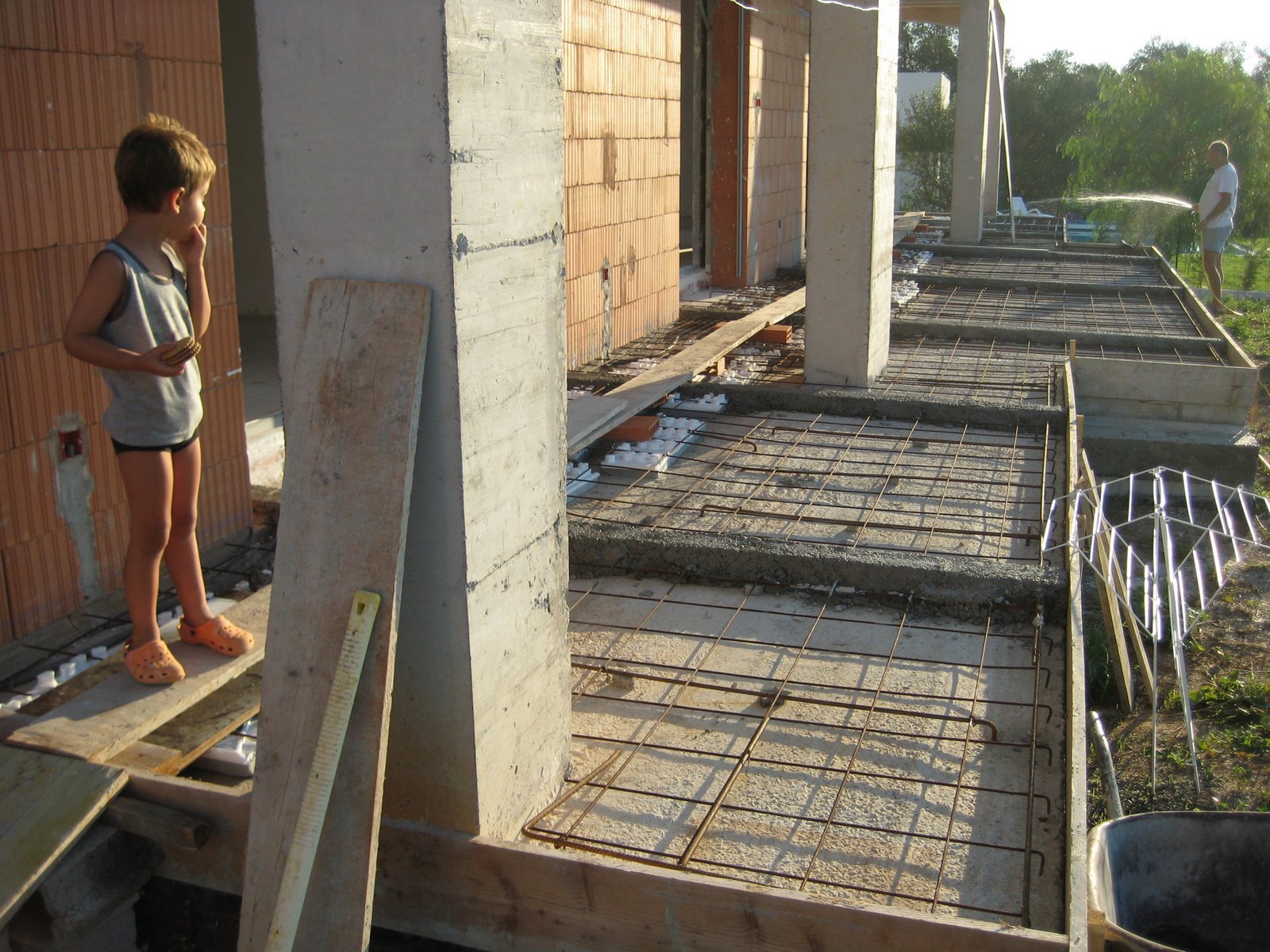 Construction Maison: Chaînage, coffrage et réglées pour la terrasse