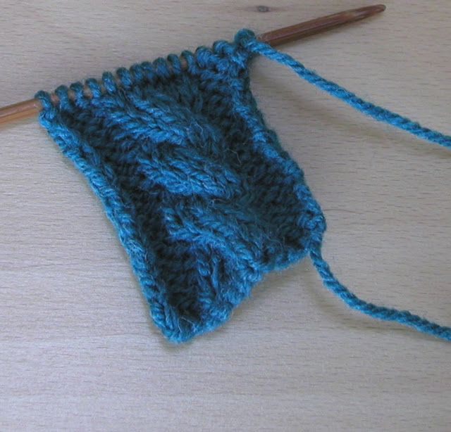 Hand Knitted Things: How to knit a cable