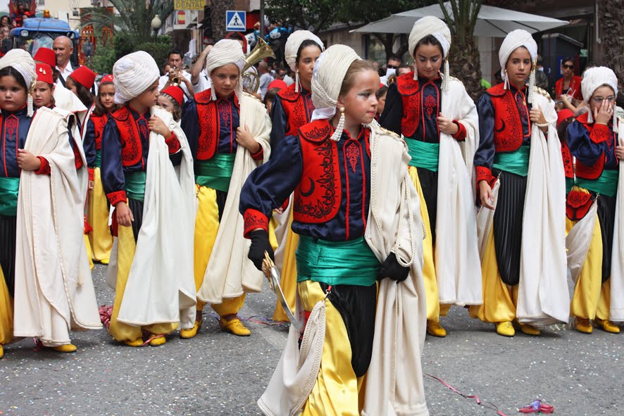 VILLENA CUÉNTAME: COMPARSA "MOROS NUEVOS"