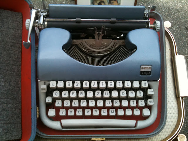 Retro Tech Geneva: Variations on typewriter keyboard layouts