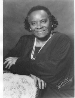 CUBANIDADES: Homenaje a la pianista Zenaida Manfugás