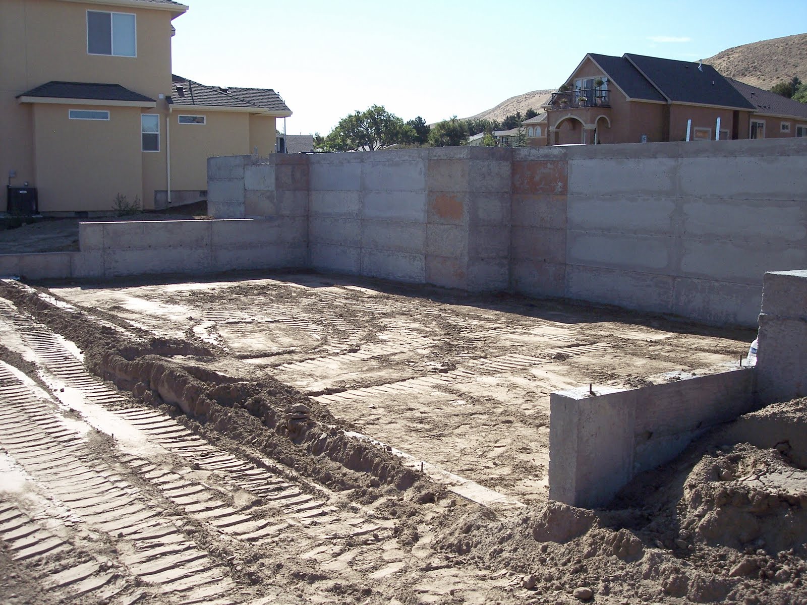 Building a Home: Foundation Walls Backfilled