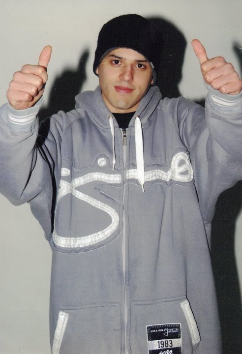 La distancia y el tiempo , No saben la falta qe le haces a mi Corazon ...