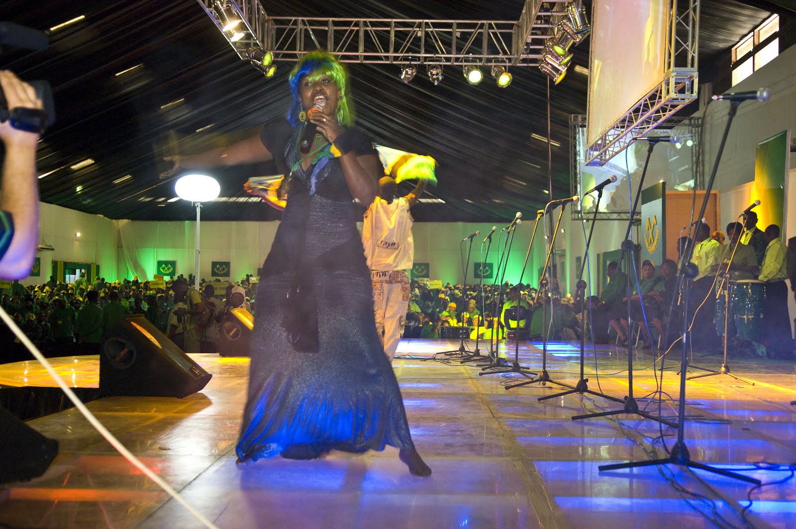 JakayaKikwete2010: Burudani ndani ya Mkutano Mkuu wa CCM - Kizota, Dodoma