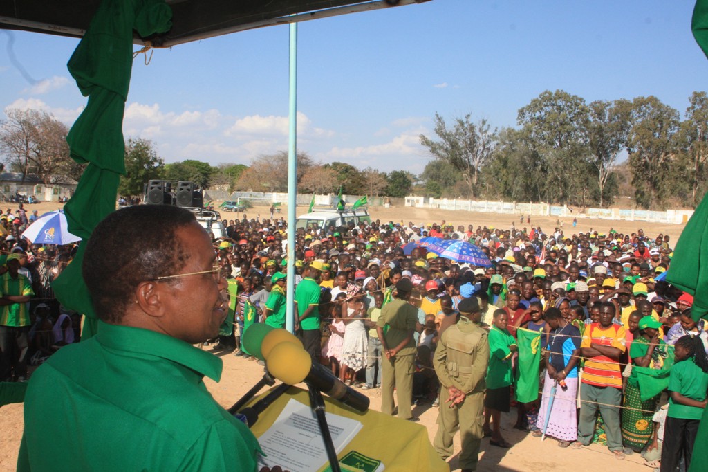 JakayaKikwete2010: Mkutano wa Kampeni Manyoni: Chiligati ampongeza JK ...