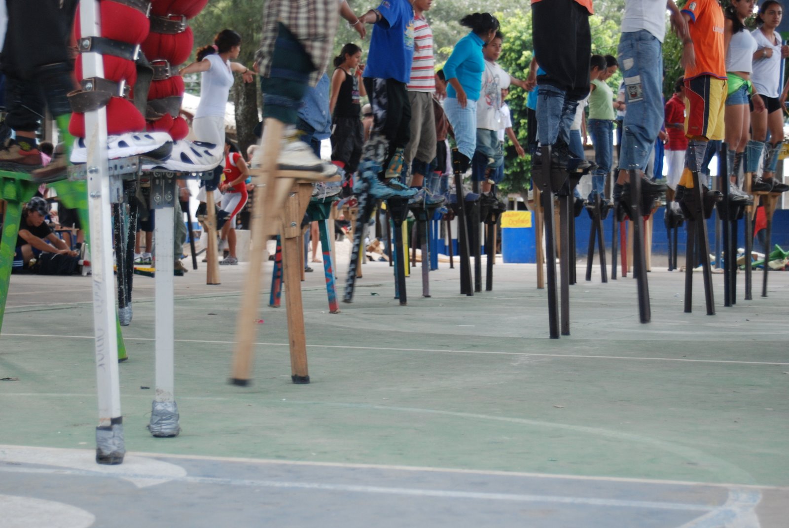 GuanaRED: Festival de Zancos Chitic 2010