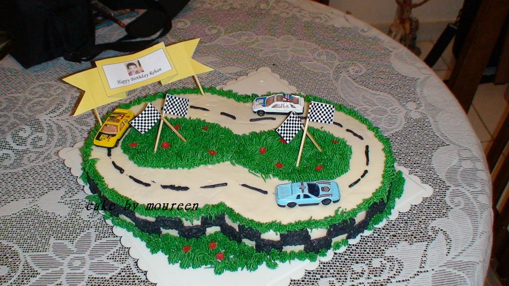 Creative Cakes by Moureen: Racing track cake